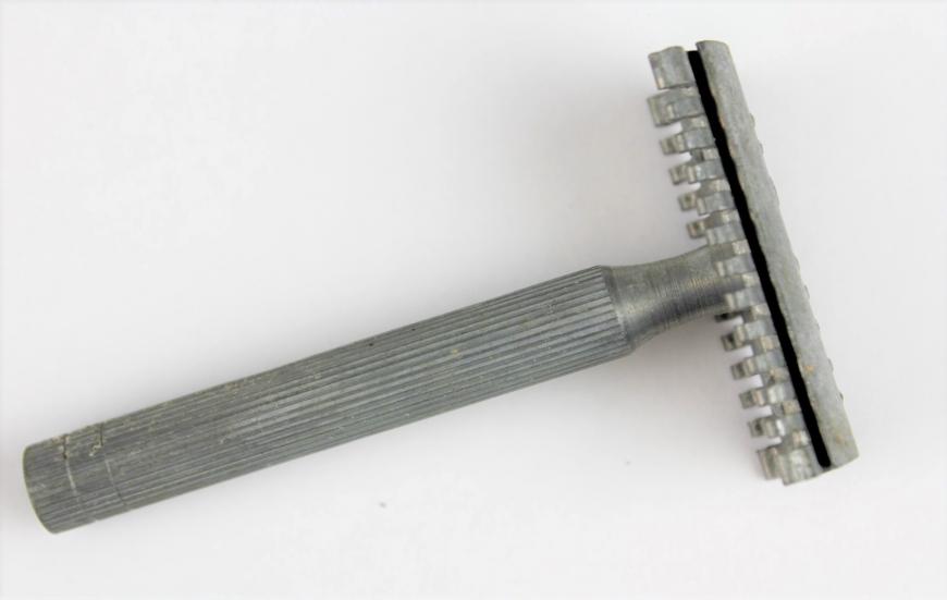 CS Militaria | WW2 British Personal Kit Shaving Razor 1944