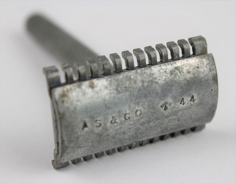 CS Militaria | WW2 British Personal Kit Shaving Razor 1944
