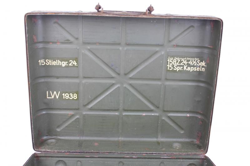 CS Militaria | WW2 German Stick Grenade Box