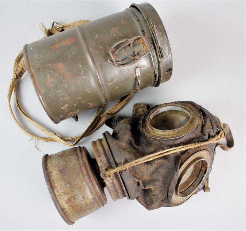 CS Militaria | WW1 German Gas Mask , Carrying Straps & Tin