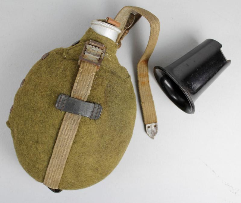 CS Militaria | WW2 German Waterbottle With 41 Dated Bakelite Cup