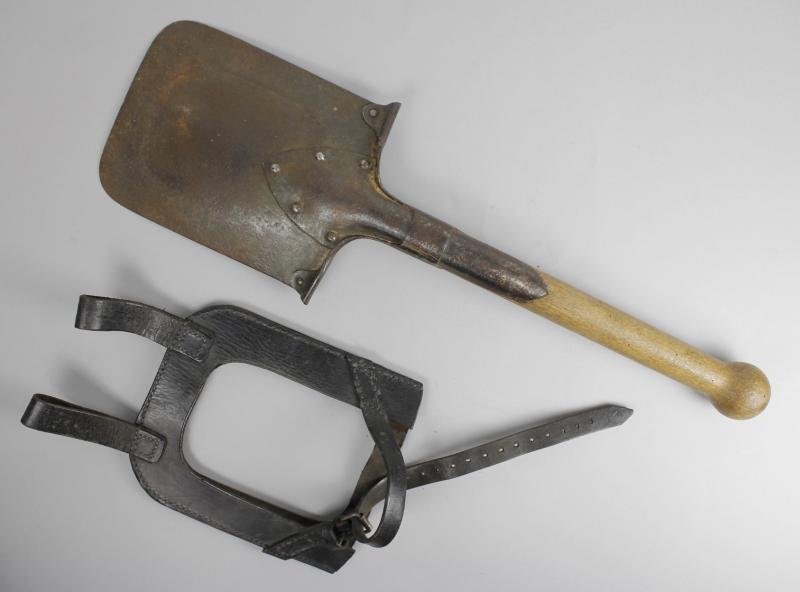 CS Militaria | WW1 German Entrenching Tool & Carrier