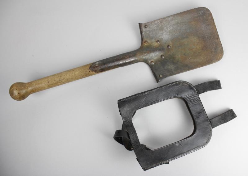 CS Militaria | WW1 German Entrenching Tool & Carrier