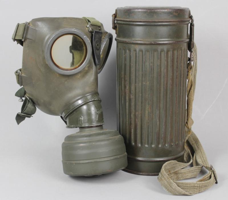 CS Militaria | WW2 German Gas Mask With Original Wartime Straps , Gas ...