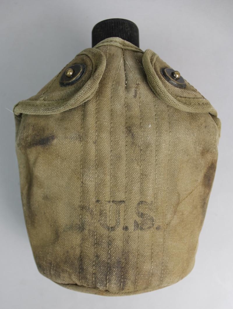 CS Militaria | WW2 US Canteen Set ( Bottle , Cup & Cover ) 1943 /44 Dates