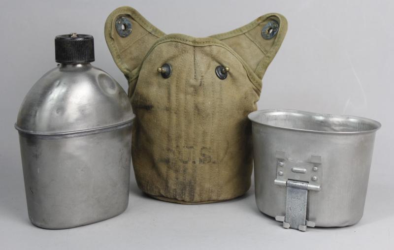 CS Militaria | WW2 US Canteen Set ( Bottle , Cup & Cover ) 1943 /44 Dates
