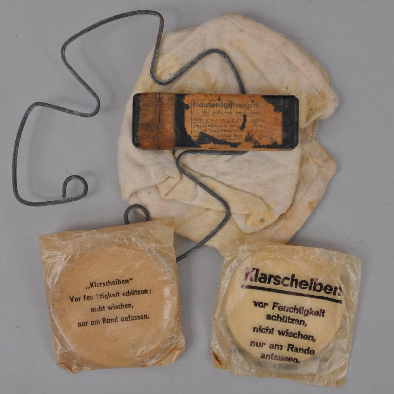 CS Militaria | WW2 German Gas Mask With Cleaning Cloth, Spring, Skin ...