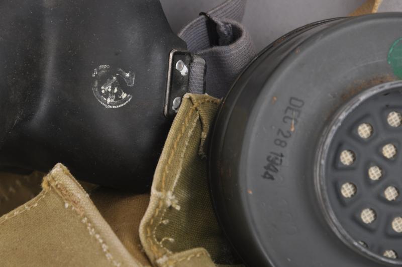 CS Militaria | WW2 Canadian Light Service Gas Mask As Worn On D-Day