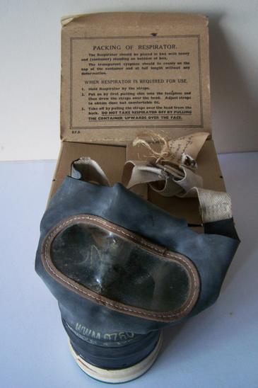 CS Militaria | WW2 British Civilian Gas Mask & Carrying Box 1937