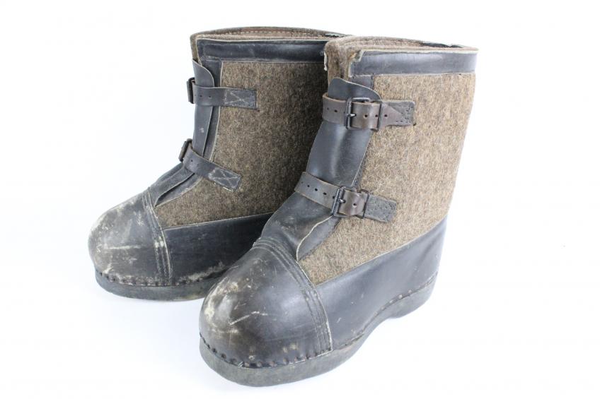 CS Militaria | WW2 German Felt & Leather Winter Boots , 1943 Dated